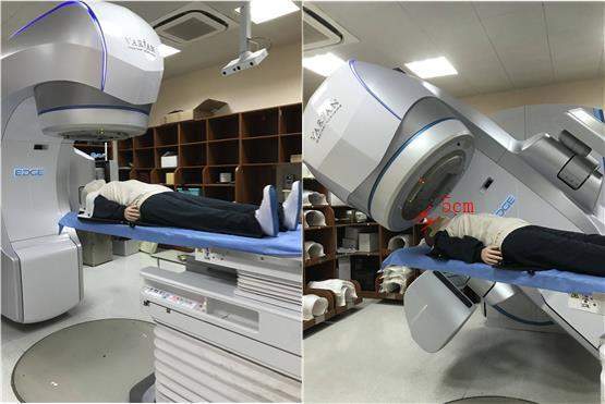 Cage-like radiotherapy system for noncoplanar radiotherapy